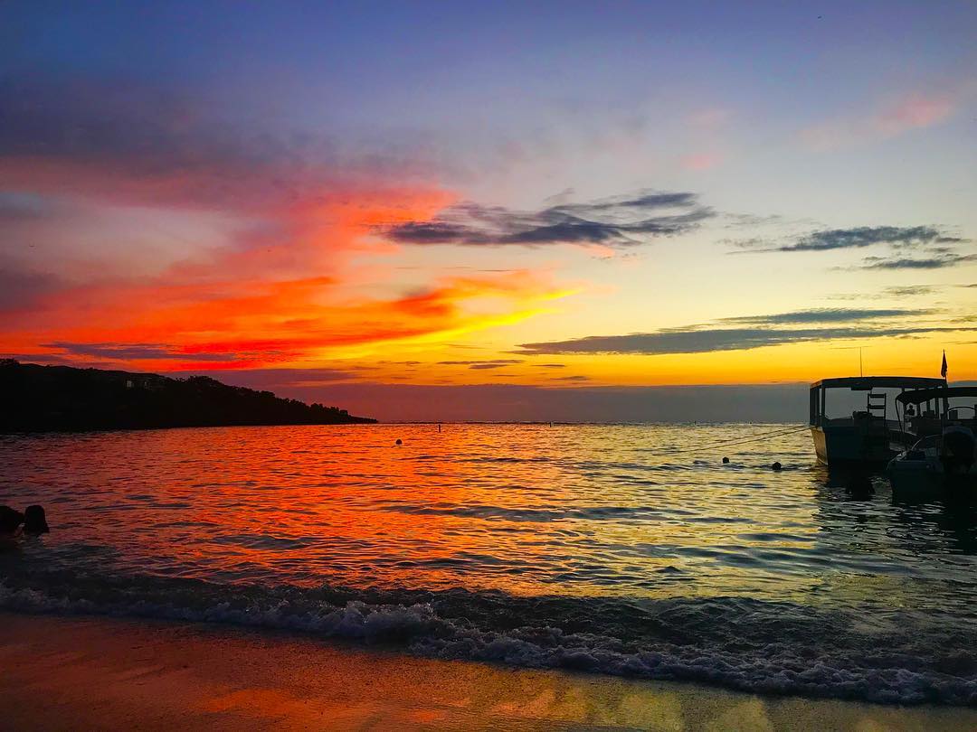 Best Places to Catch a Fiery Roatan Sunset - Coconut Tree Divers