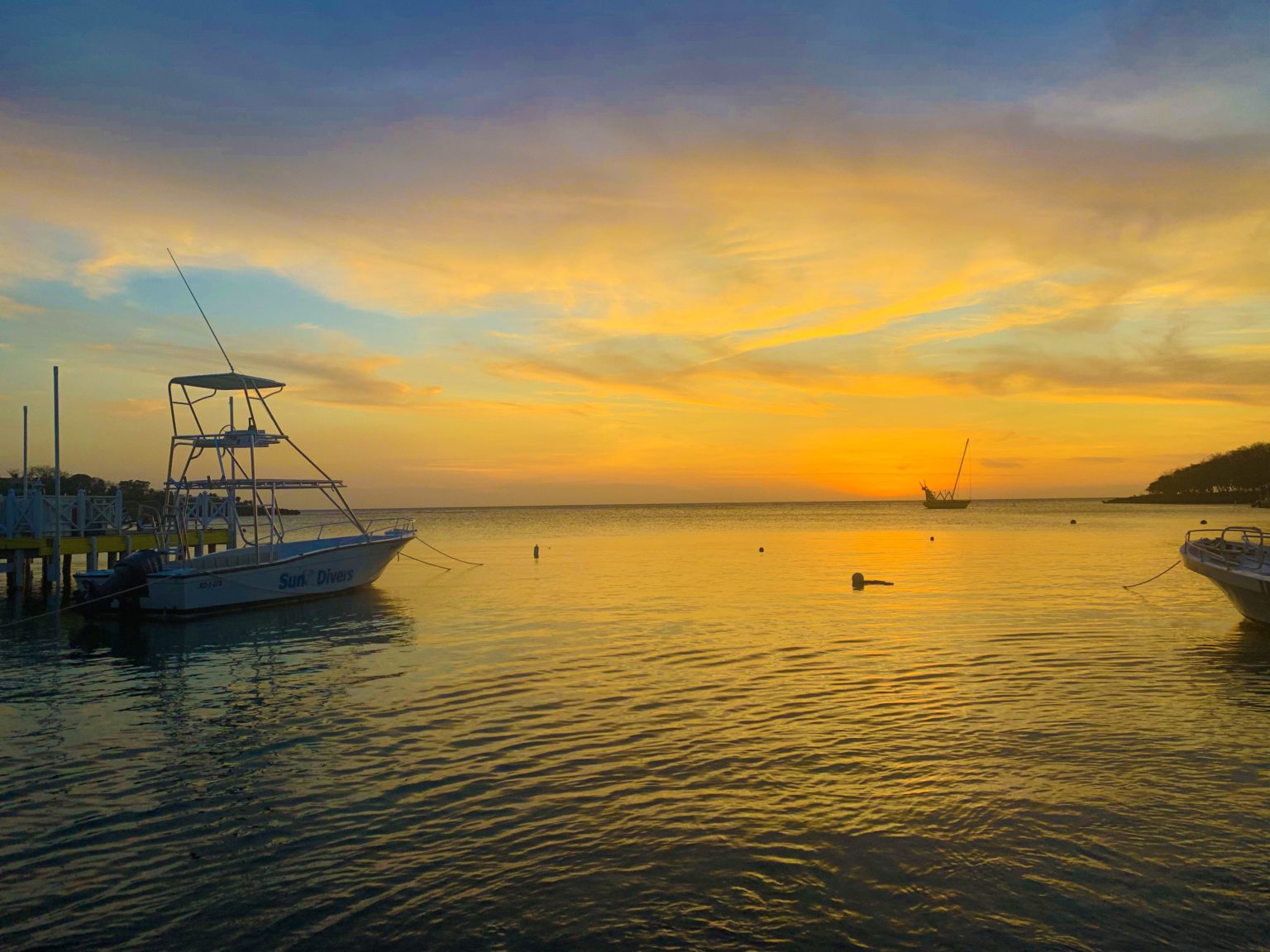 Best Places to Catch a Fiery Roatan Sunset - Coconut Tree Divers